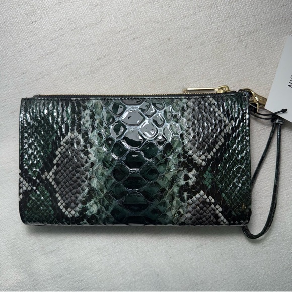 Brahmin | Bags | Brahmin Daisy Clutch Wristlet Green Patent Snake ...